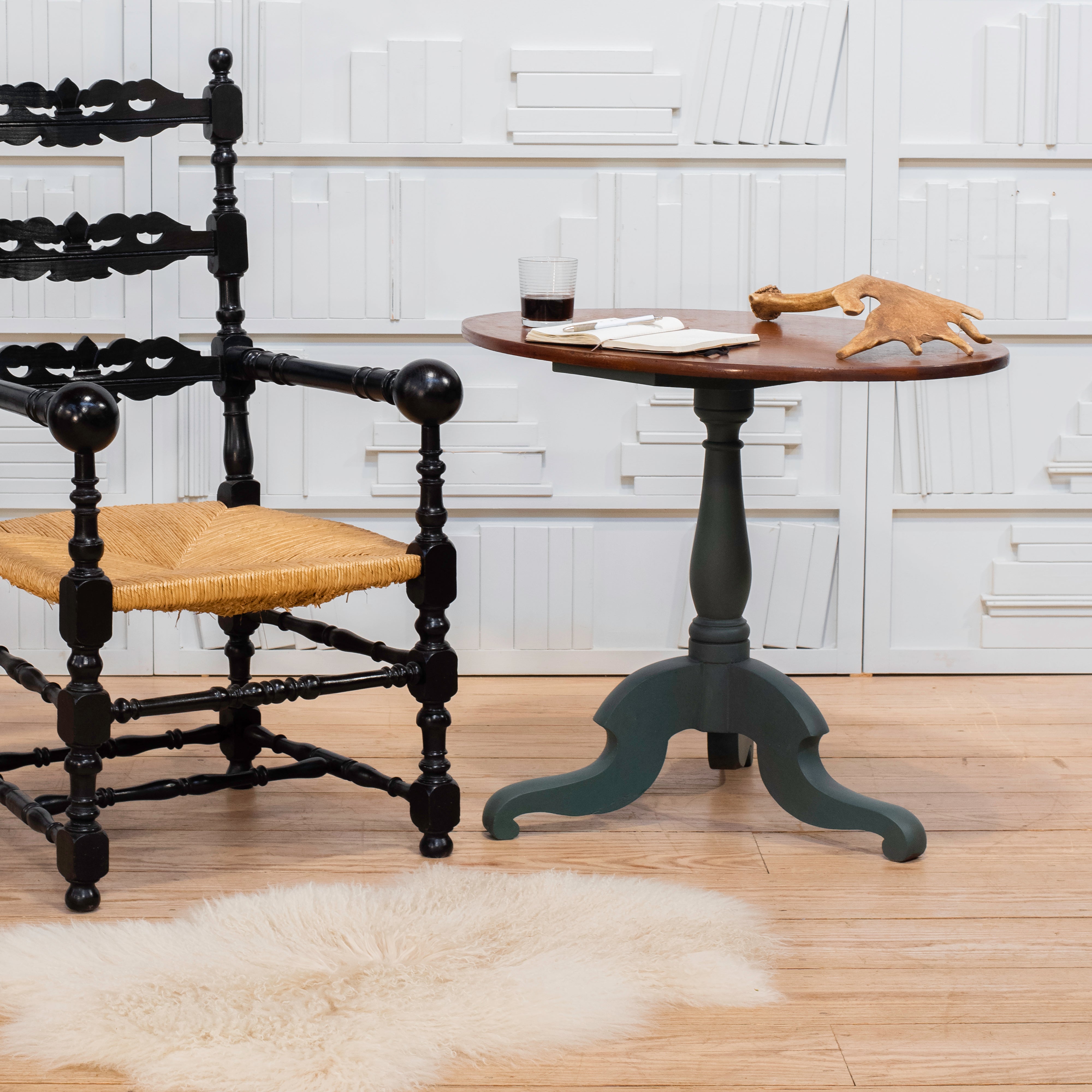 American Colonial Style Side Table – RT Facts