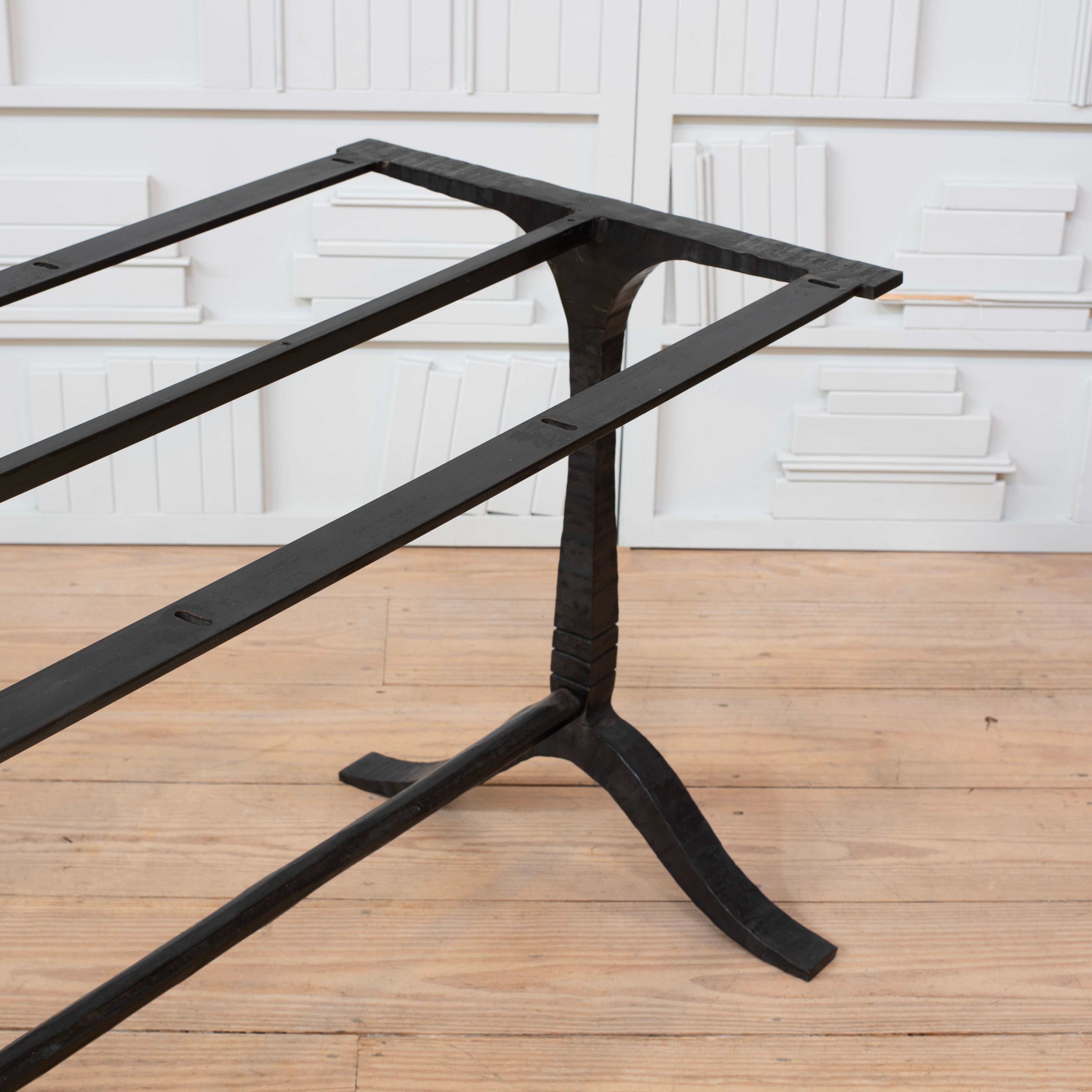 Wishbone Table, base only – RT Facts