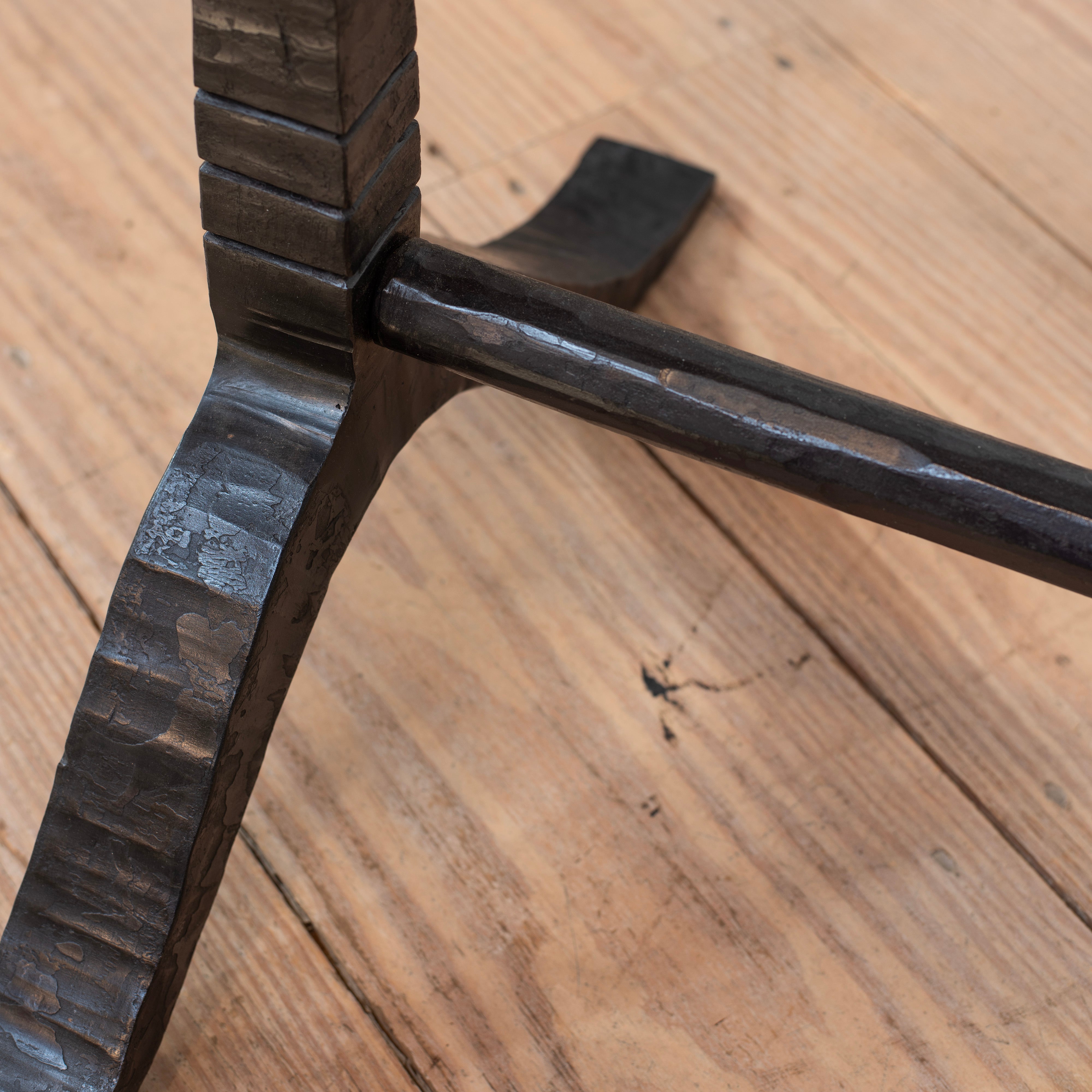 Wishbone Table, base only – RT Facts