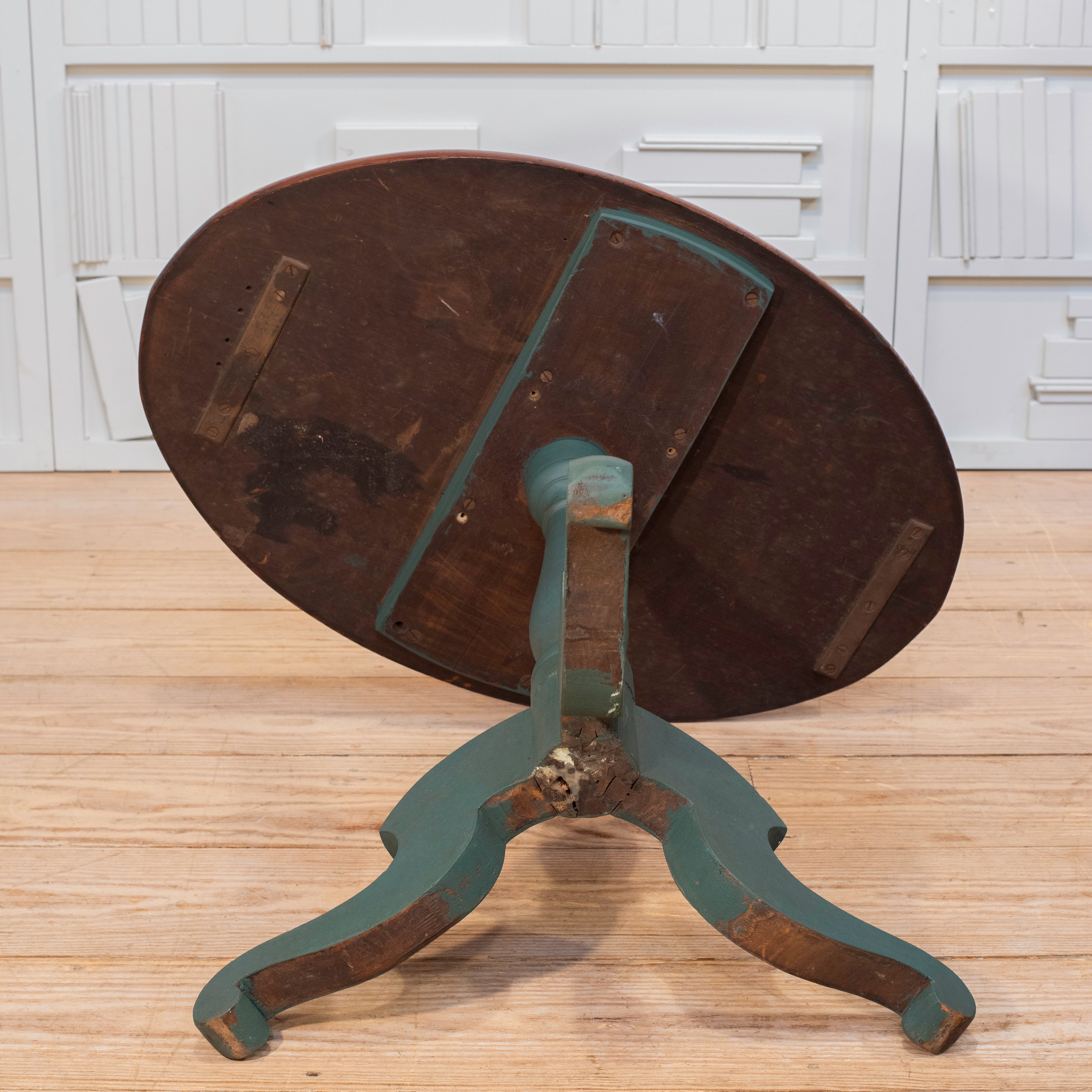 American Colonial Style Side Table – RT Facts