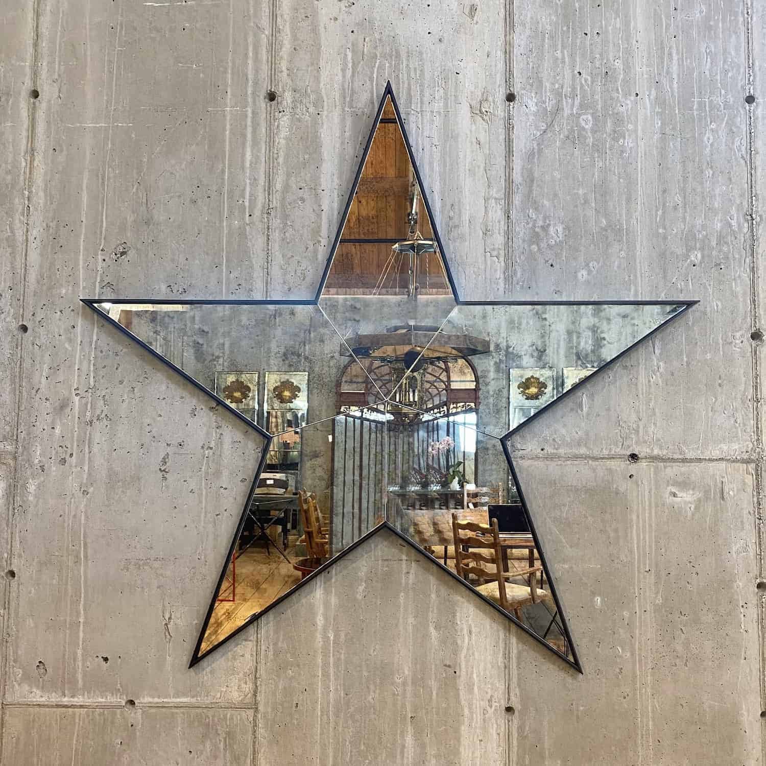 Star Mirror – RT Facts