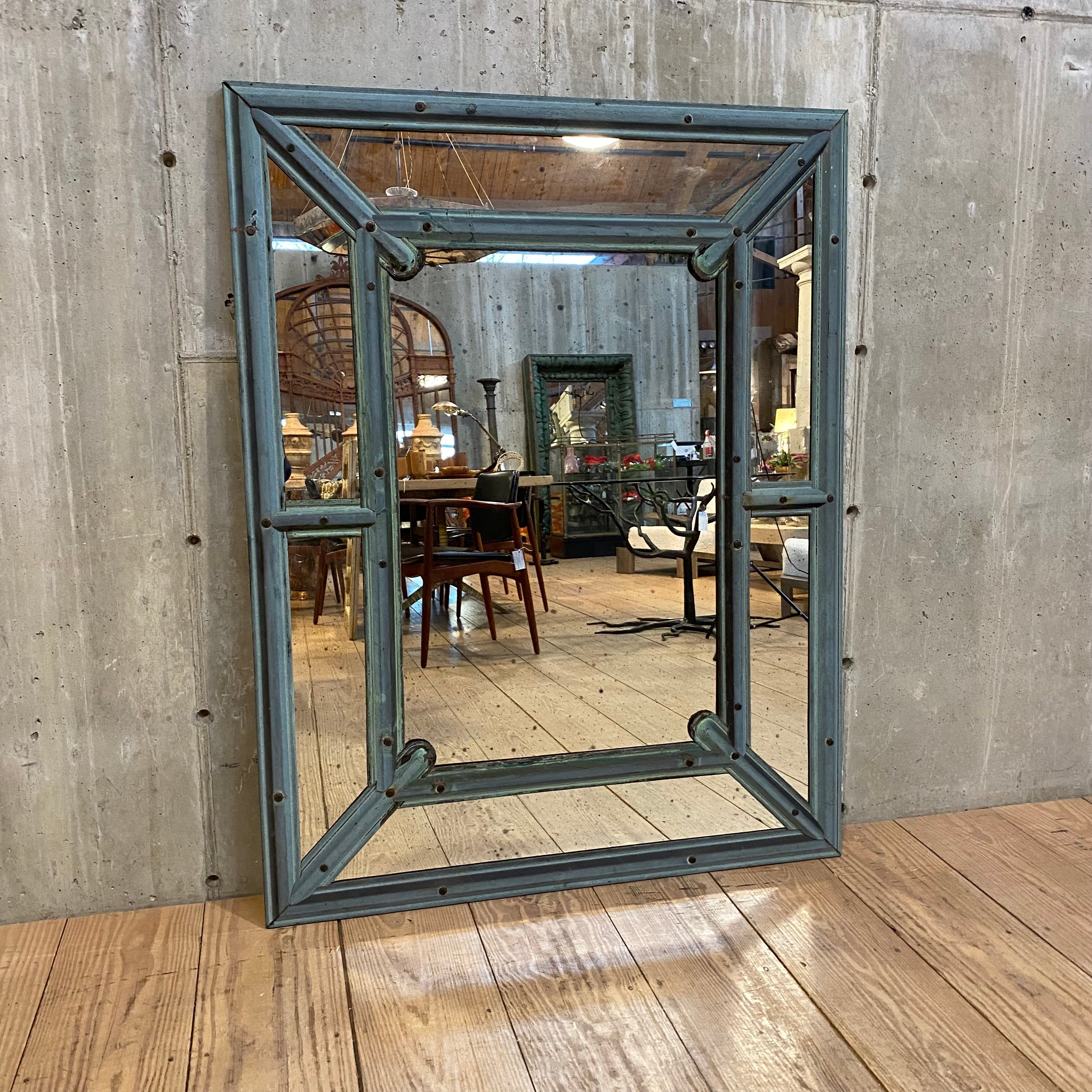 Anaconda Mirror – RT Facts