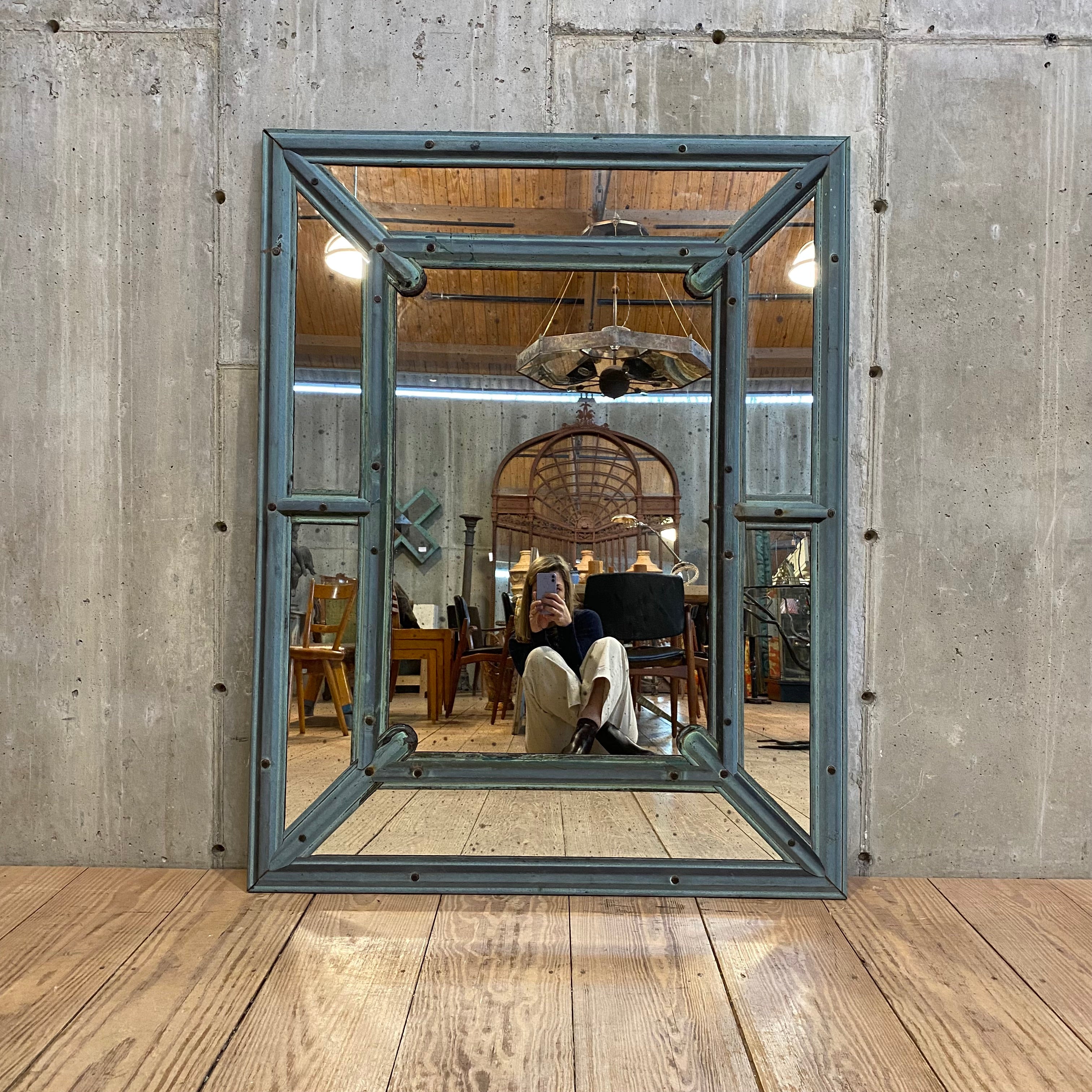 Anaconda Mirror – RT Facts